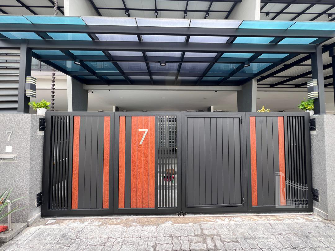 Aluminium Folding Gate #9 – Trakless Gate